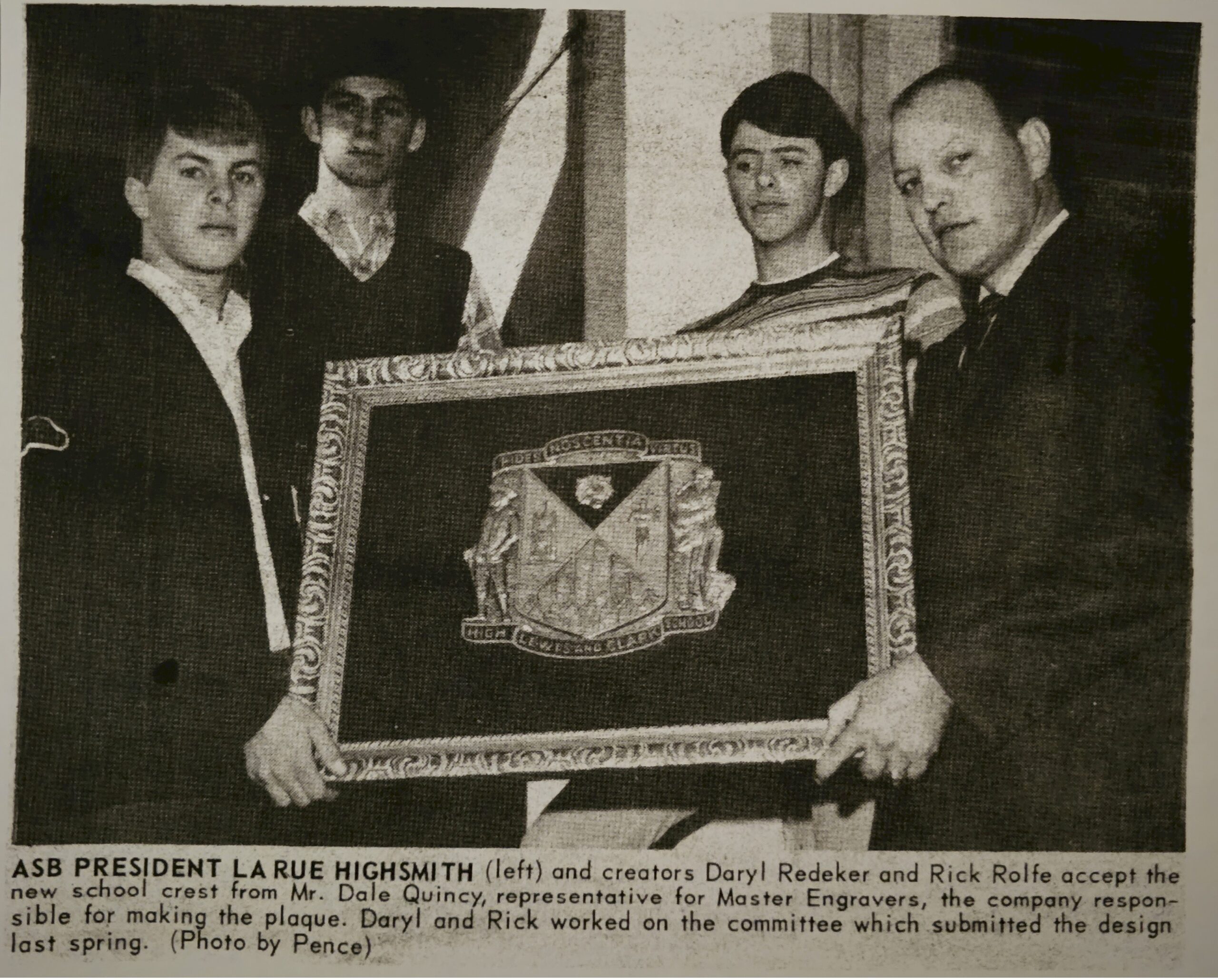 LCHS School Crest – Lewis & Clark HS 1968